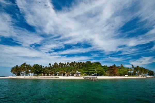 Keindahan Bahari Pulau Randayan yang Memberikan Ketenangan